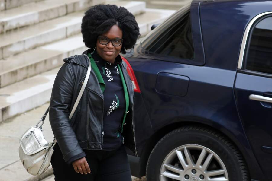 PHOTOS - Sibeth Ndiaye sort du conseil des ministres en perfecto - Gala PHOTOS - Sibeth Ndiaye sort du conseil des ministres en perfecto - Gala