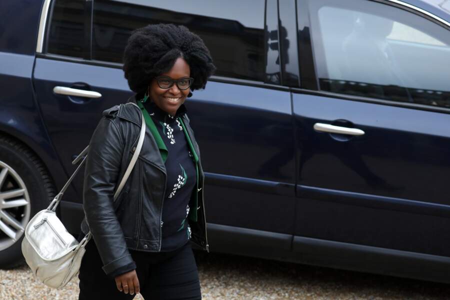 PHOTOS - Sibeth Ndiaye sort du conseil des ministres en perfecto - Gala PHOTOS - Sibeth Ndiaye sort du conseil des ministres en perfecto - Gala